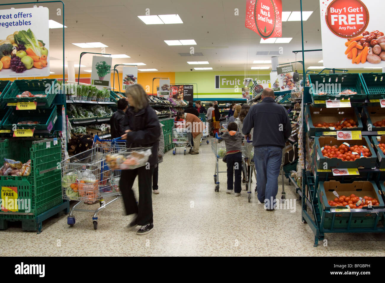 Tesco superstore hi-res stock photography and images - Alamy