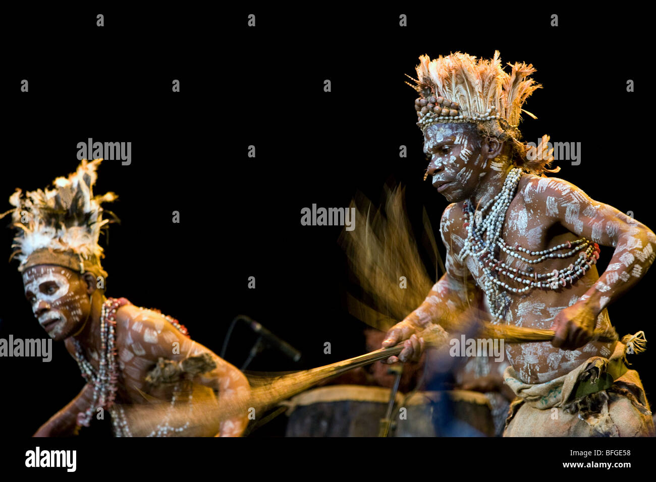 Pygmy people dancing hi-res stock photography and images - Alamy