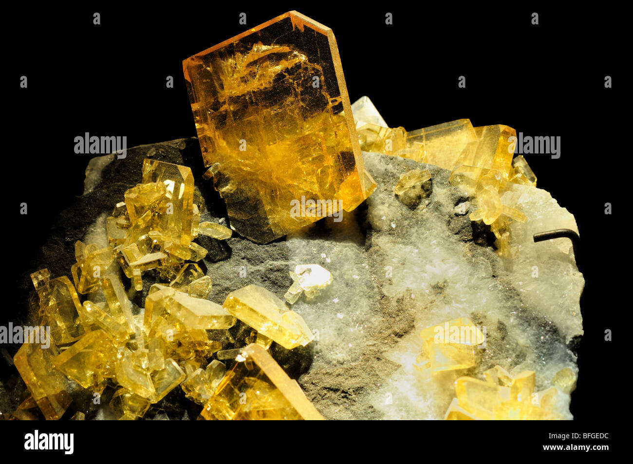 Wulfenite, a lead molybdate mineral PbMoO4 Stock Photo - Alamy