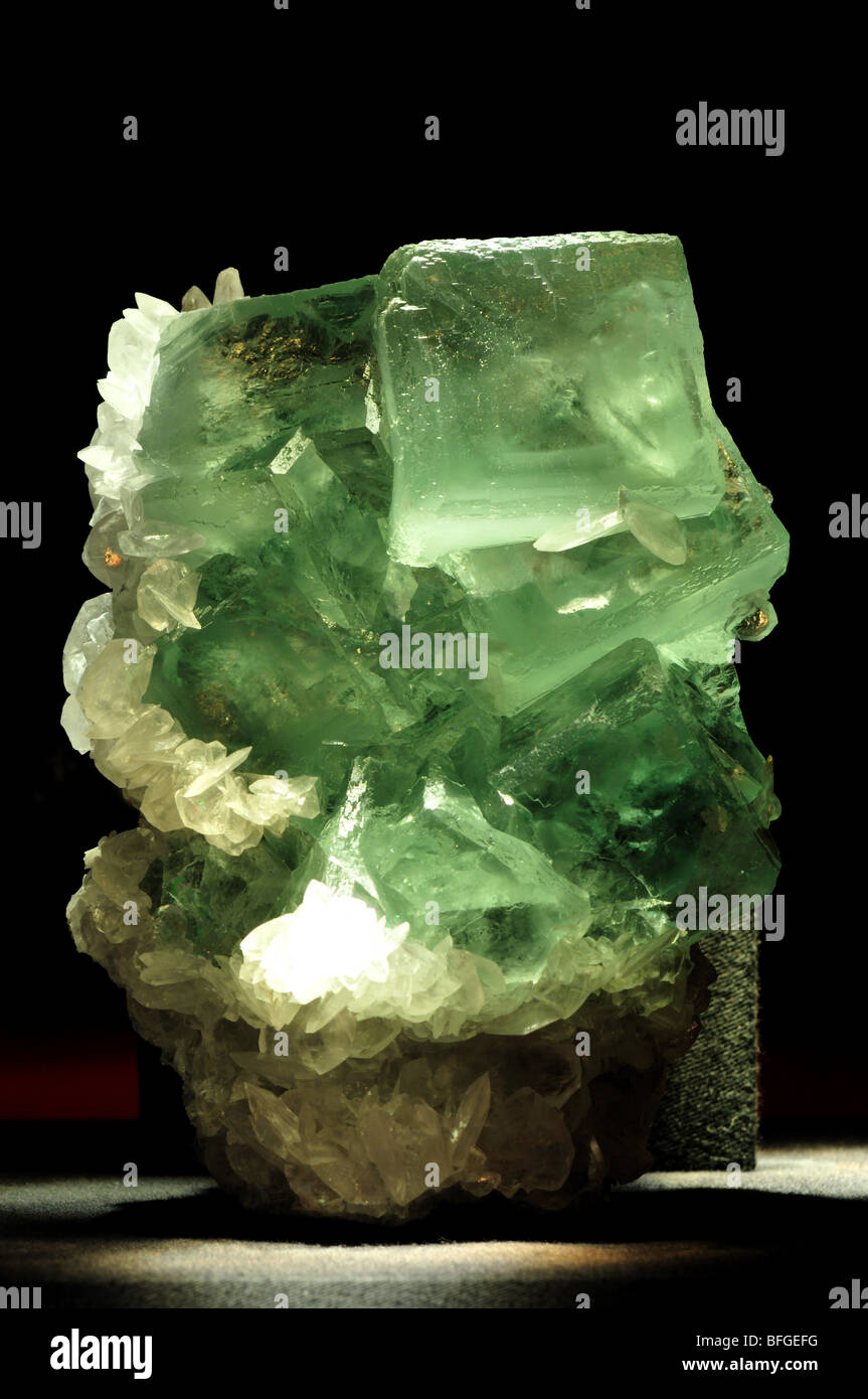 Calcium carbonate crystals hi-res stock photography and images - Alamy