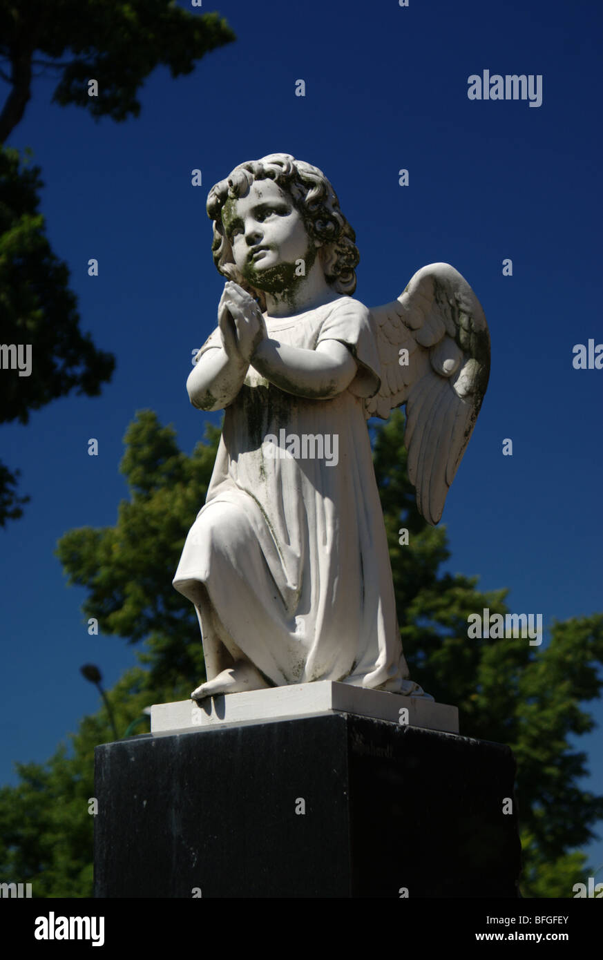 Cherubim angel hi-res stock photography and images - Alamy