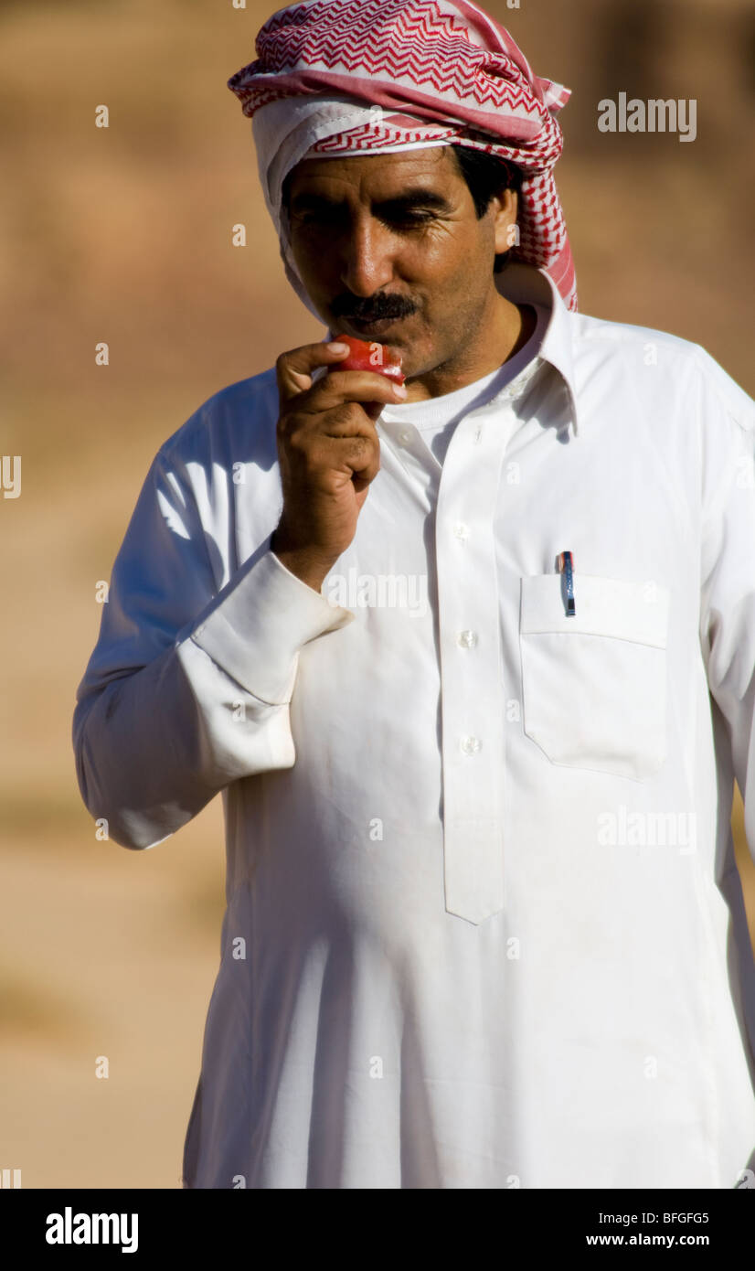 Bedouin man of the Howeitat tribe Stock Photo - Alamy