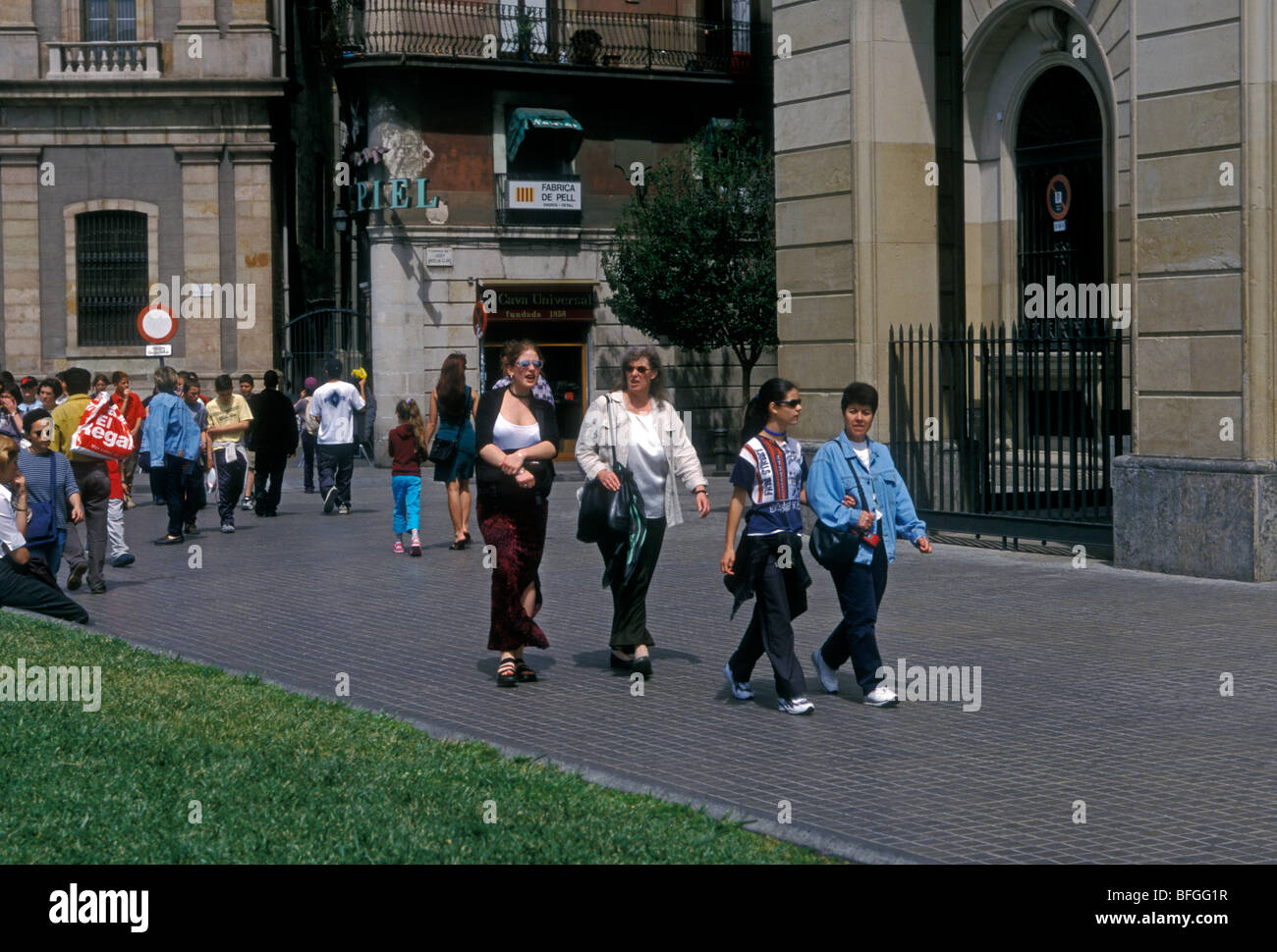 Spaniards, Spanish people, tourists, walking, strolling, La Rambla ...