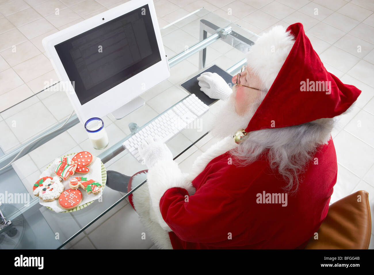 Santa Claus Using Computer Stock Photo - Alamy