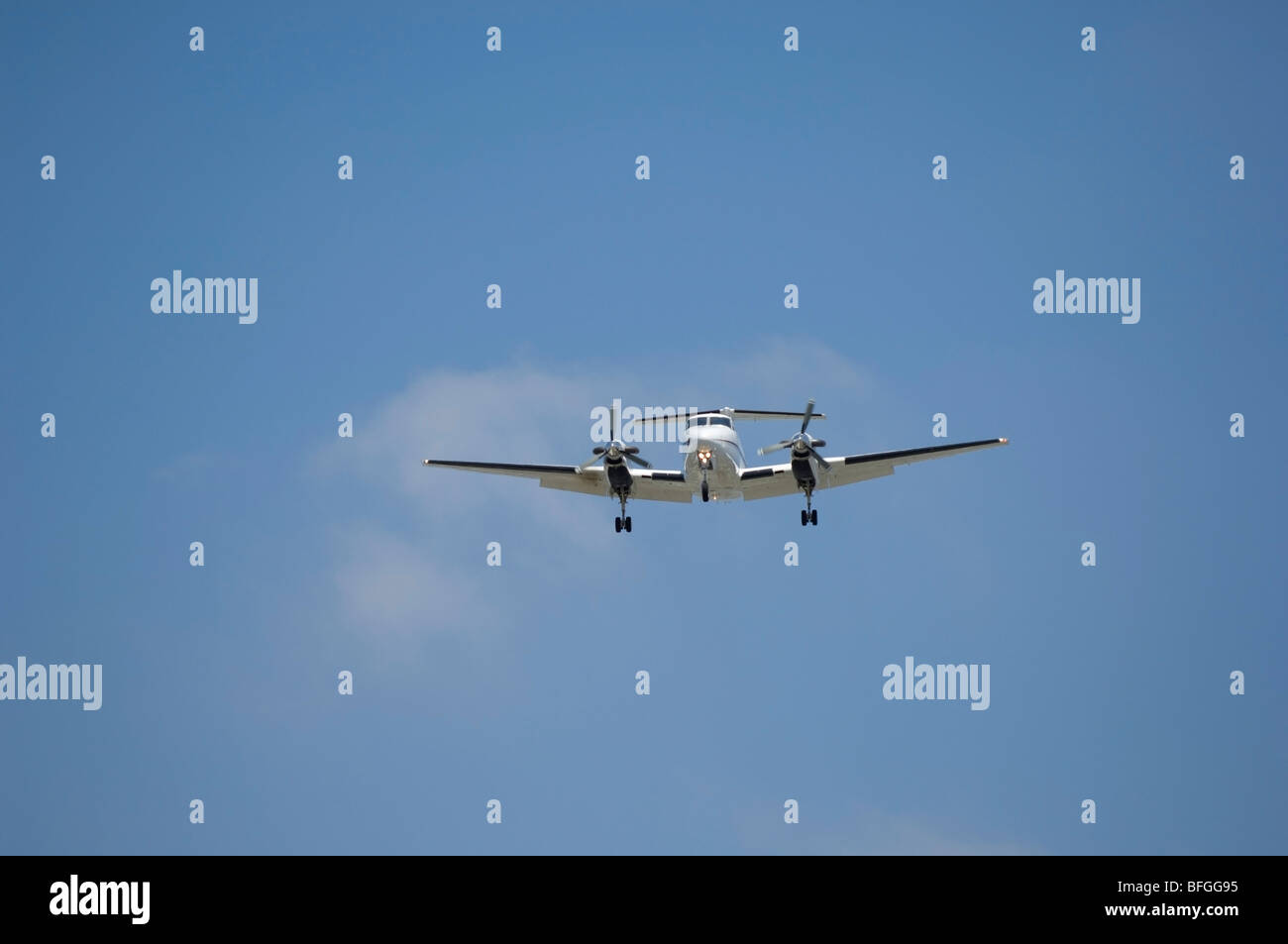 Twin Turboprop landing- Beech Super King Air 350 Fixed wing multi ...