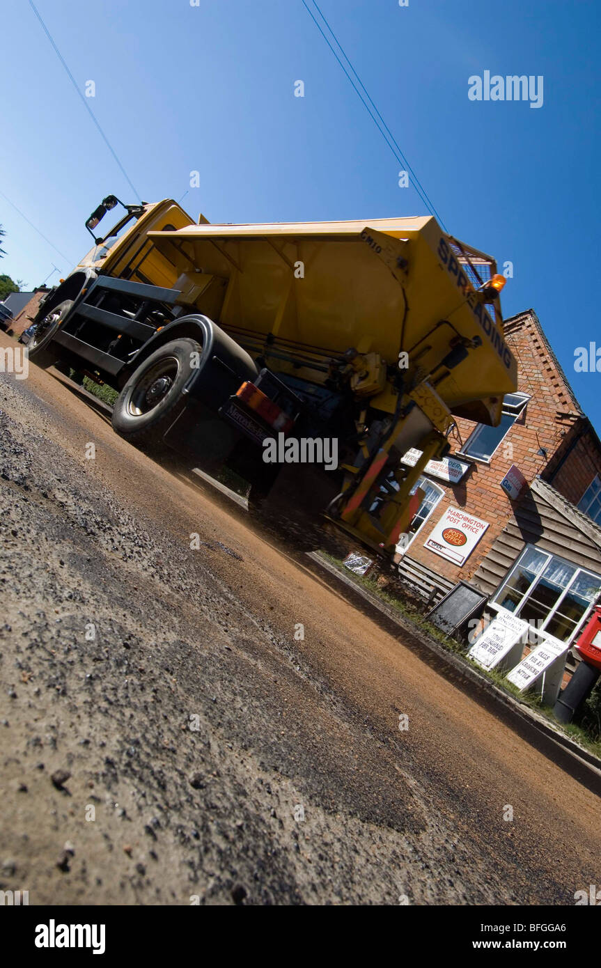 Gritters gritting the roads hi-res stock photography and images - Alamy