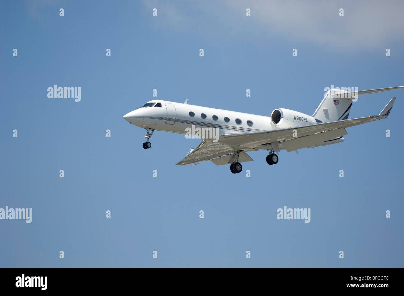 Aircraft landing- Gulfstream Aerospace G-IV (Gulfstream 4 Stock Photo ...