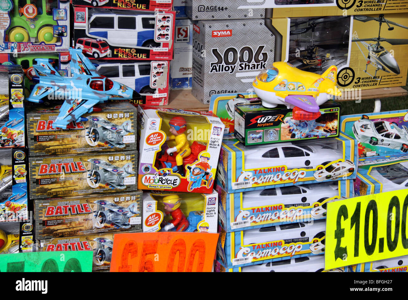 Childrens toys on stall hi-res stock photography and images - Alamy