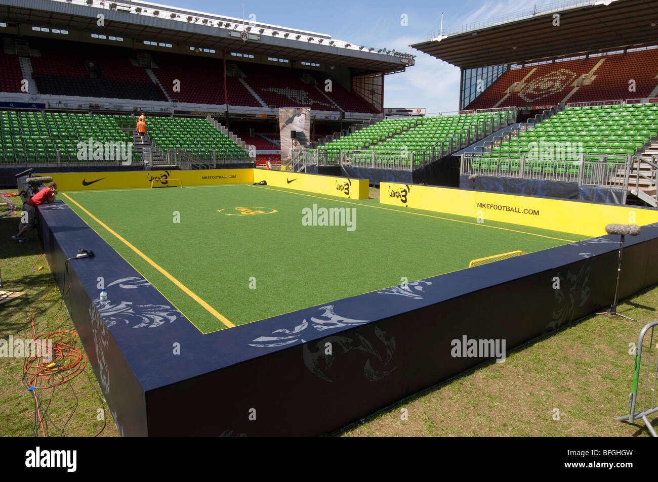 Side football hi-res stock photography and images - Alamy