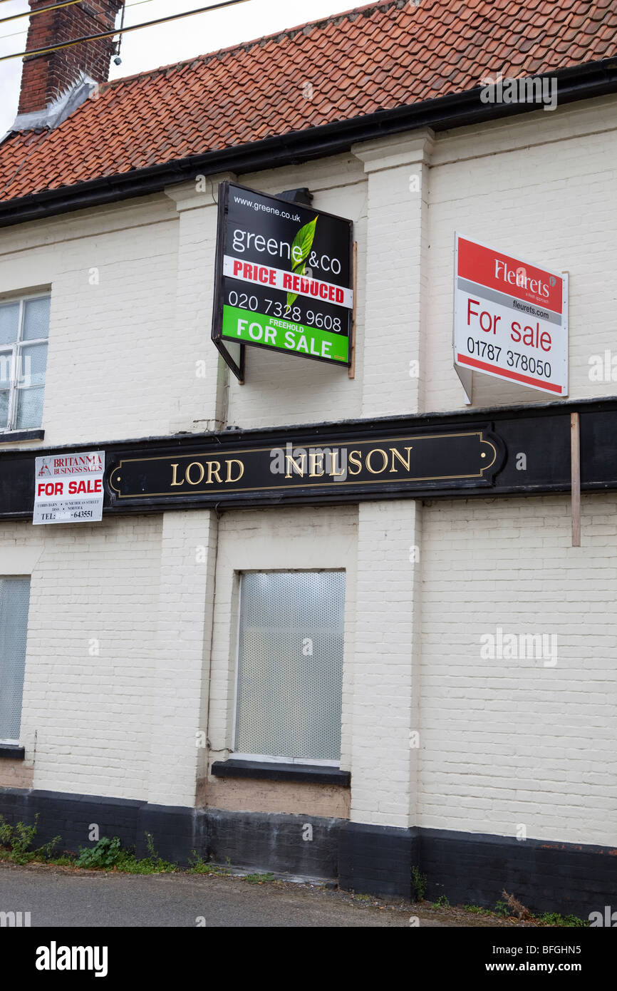 Closed down pub hi-res stock photography and images - Alamy