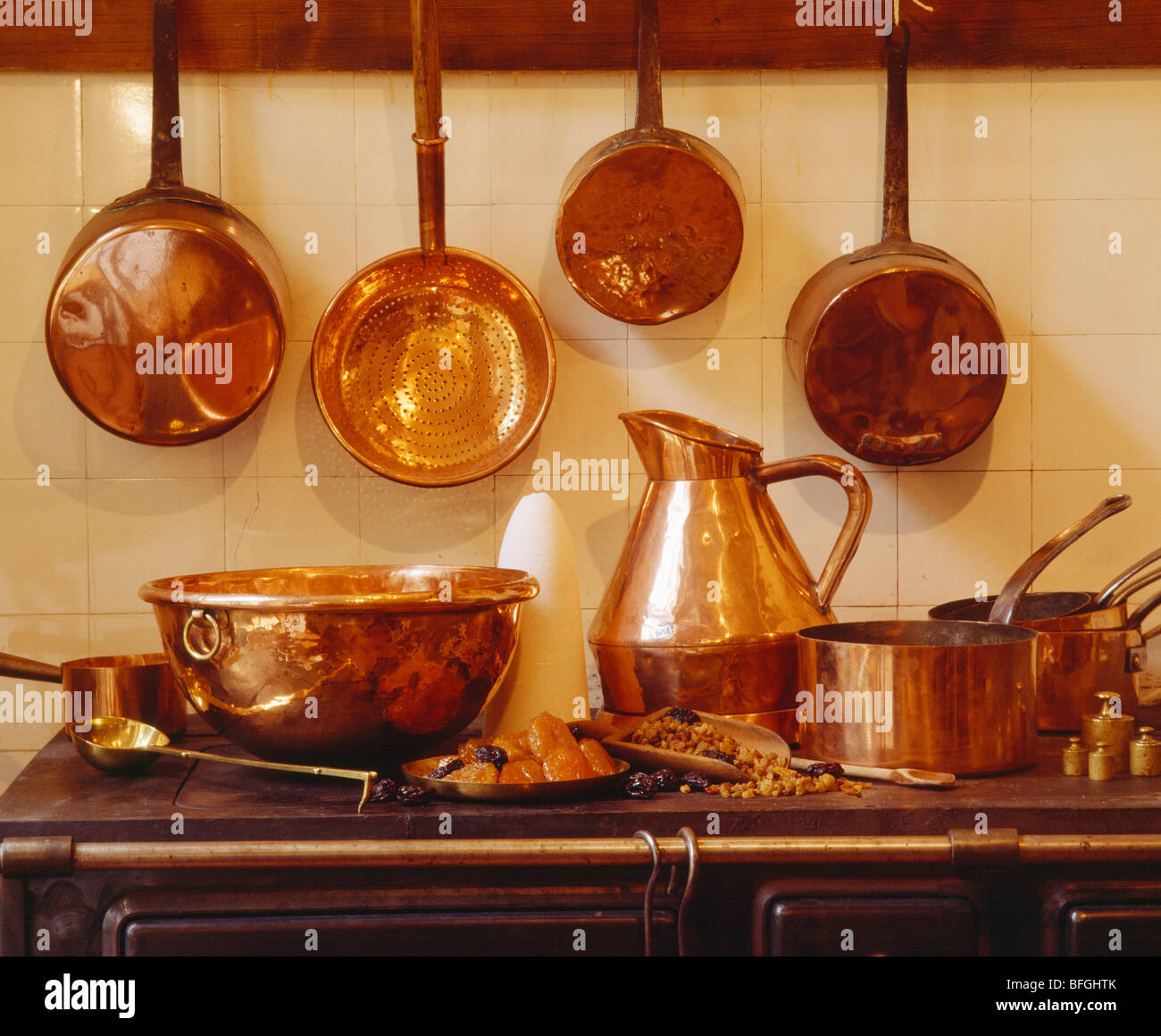 Copper pans on rack above hi-res stock photography and images - Alamy