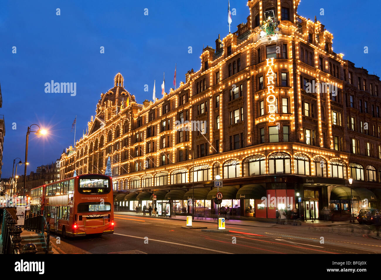 Harrods london hi-res stock photography and images - Alamy