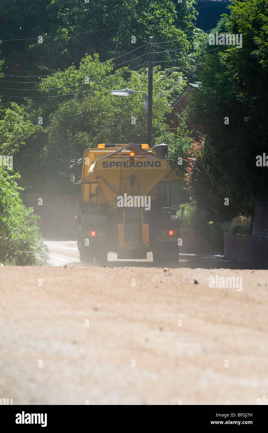 Gritters gritting the roads hi-res stock photography and images - Alamy