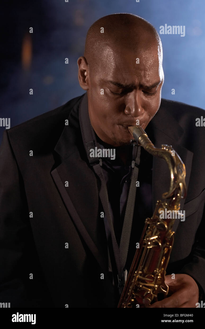 African american jazz saxophonist hi-res stock photography and images ...