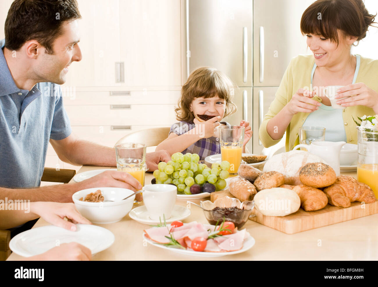family eating breakfast Stock Photo - Alamy