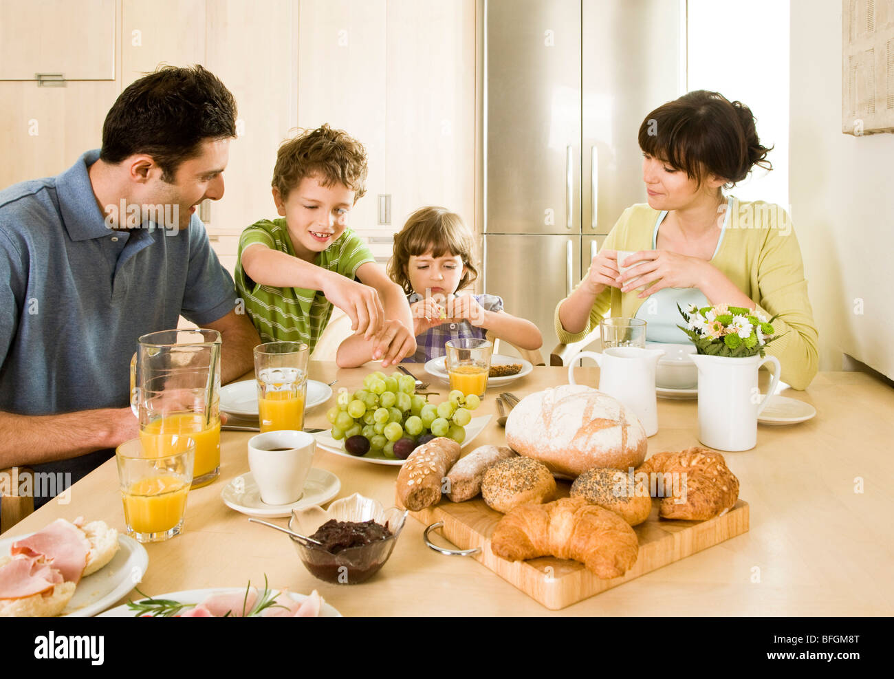 family eating breakfast Stock Photo - Alamy