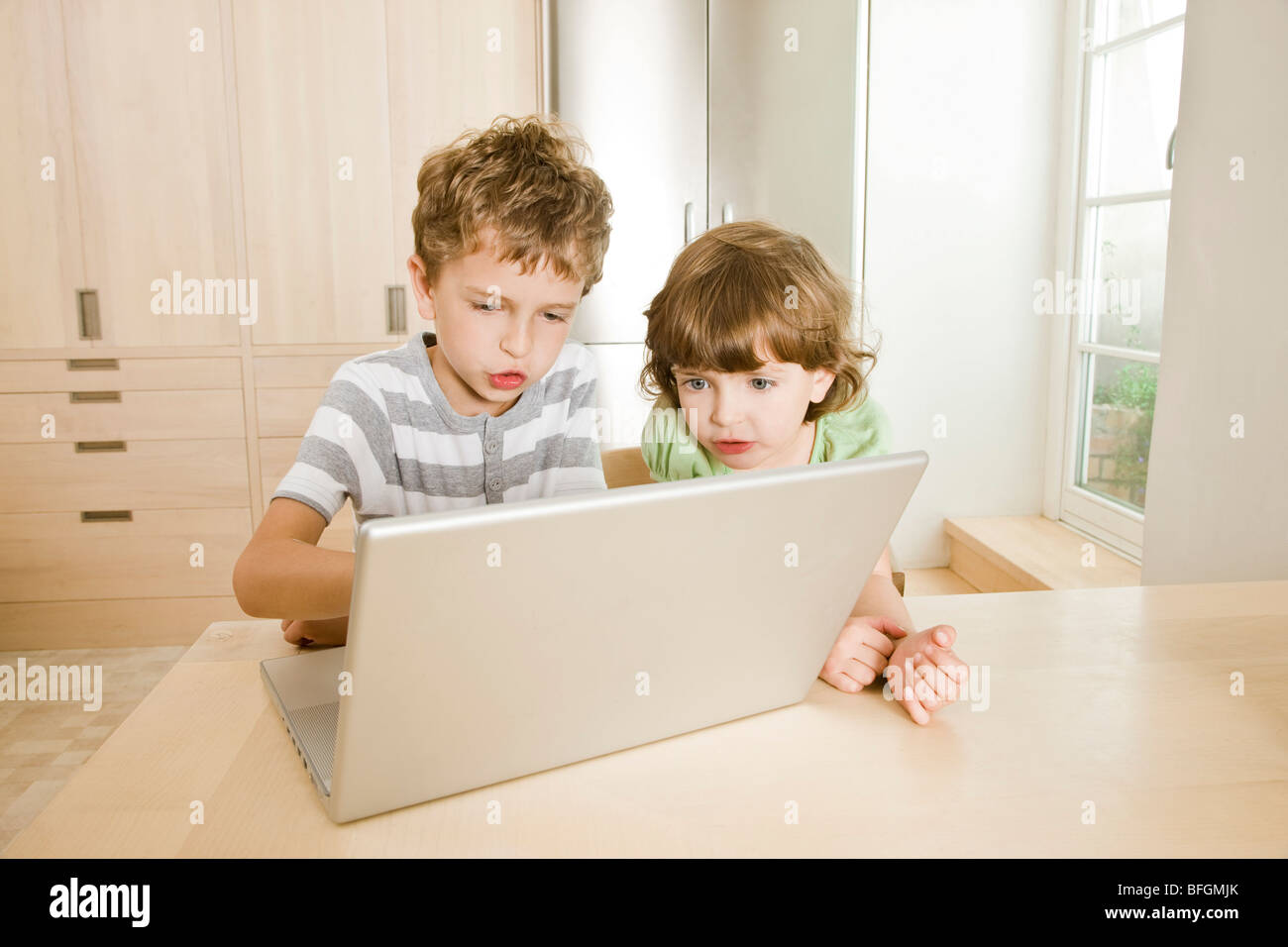 children using laptop Stock Photo - Alamy