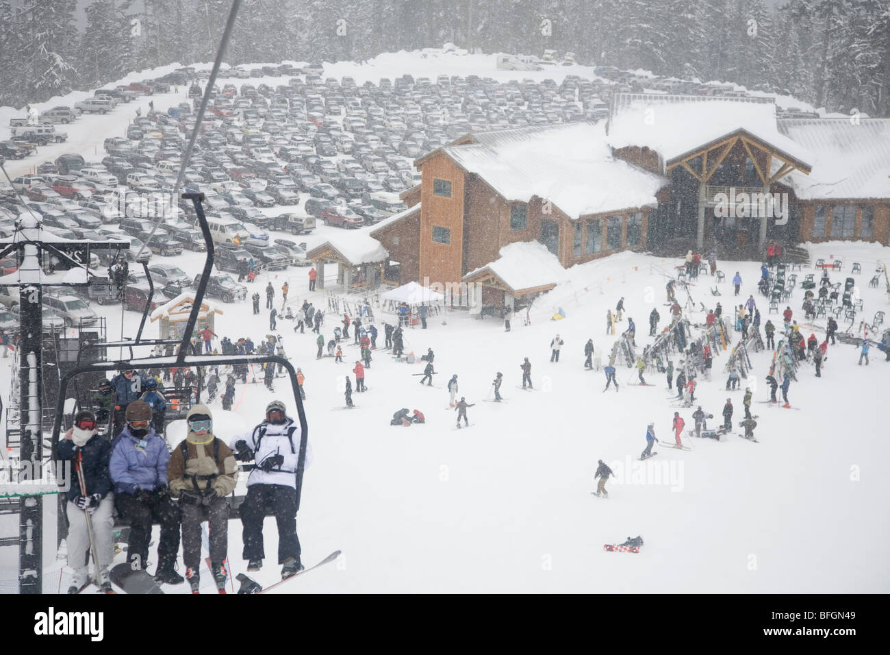 Ski lodge and skiers, Mount Baker, Washington Stock Photo - Alamy