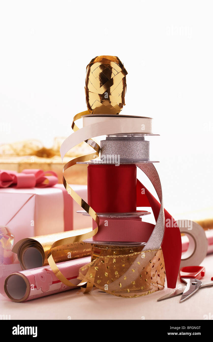 Wrapping paper and ribbon Stock Photo - Alamy