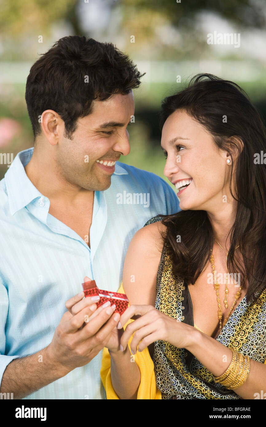 Man proposing to woman Stock Photo - Alamy