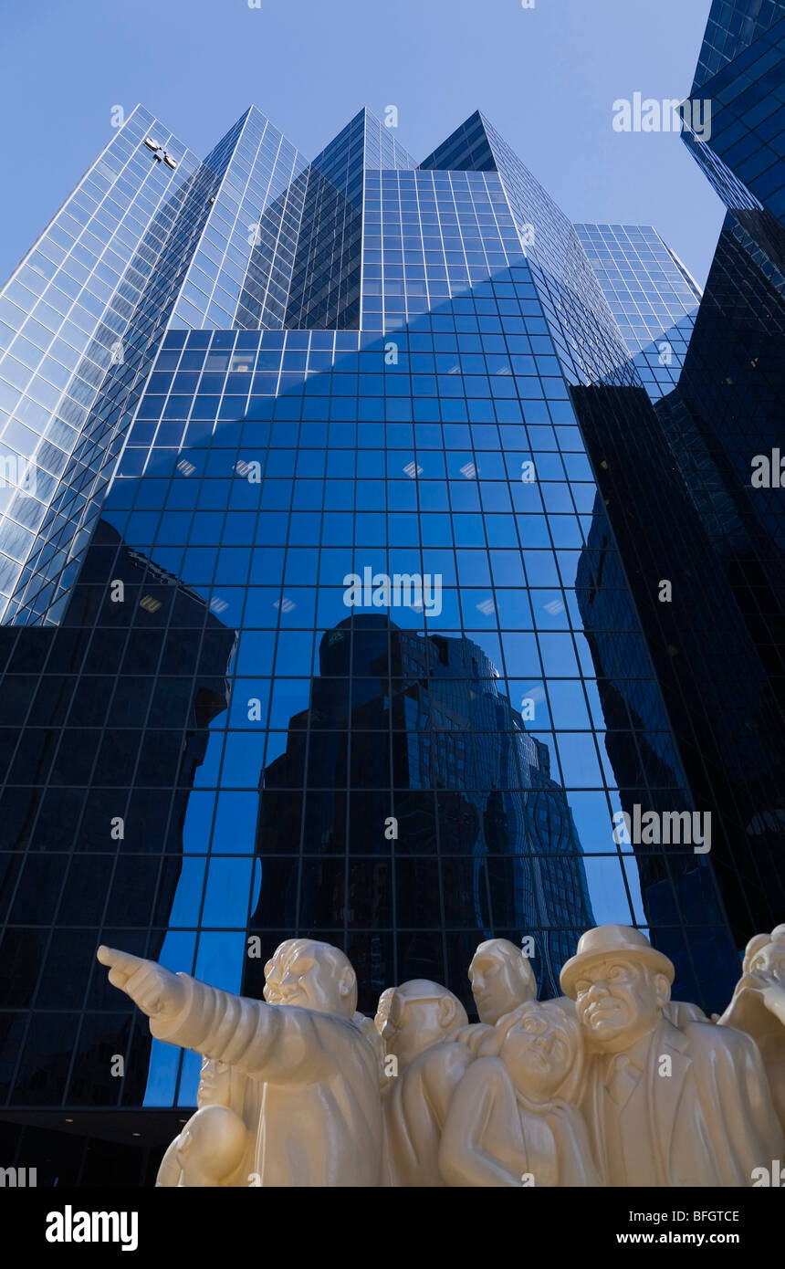 People pointing at building n hi-res stock photography and images - Alamy