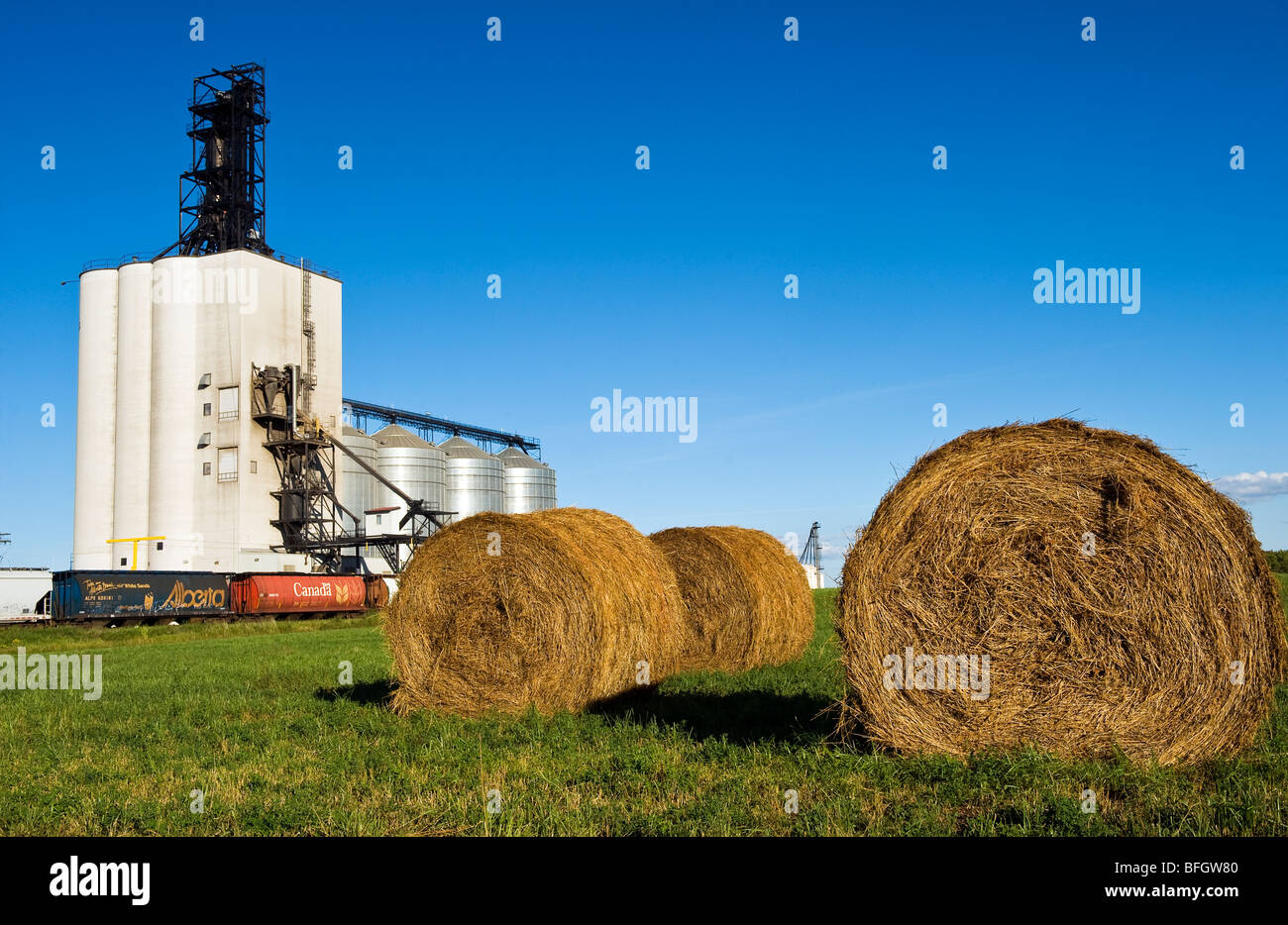 Railroad hopper cars hi-res stock photography and images - Alamy