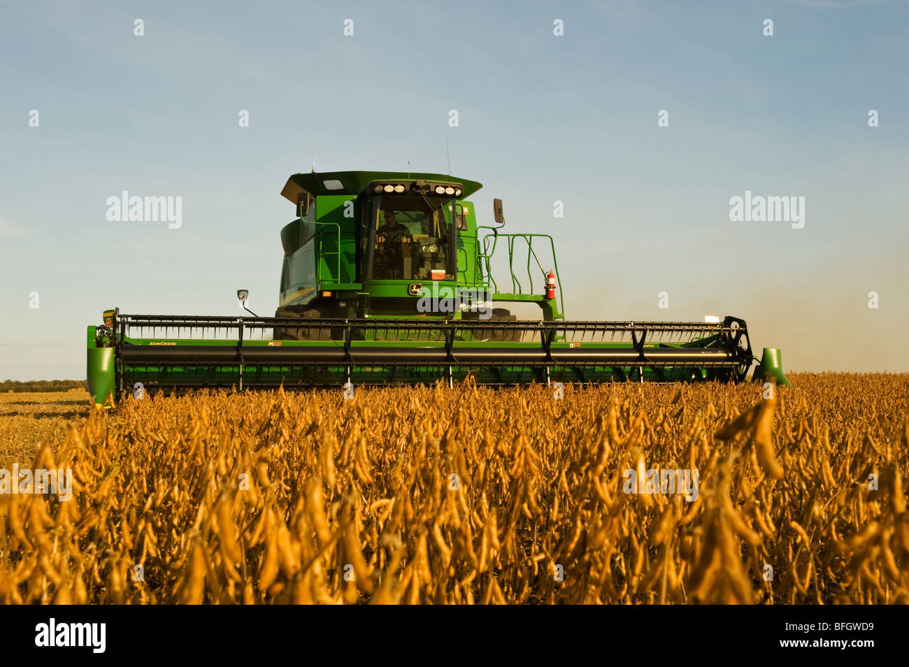 Early combine harvester hi-res stock photography and images - Alamy