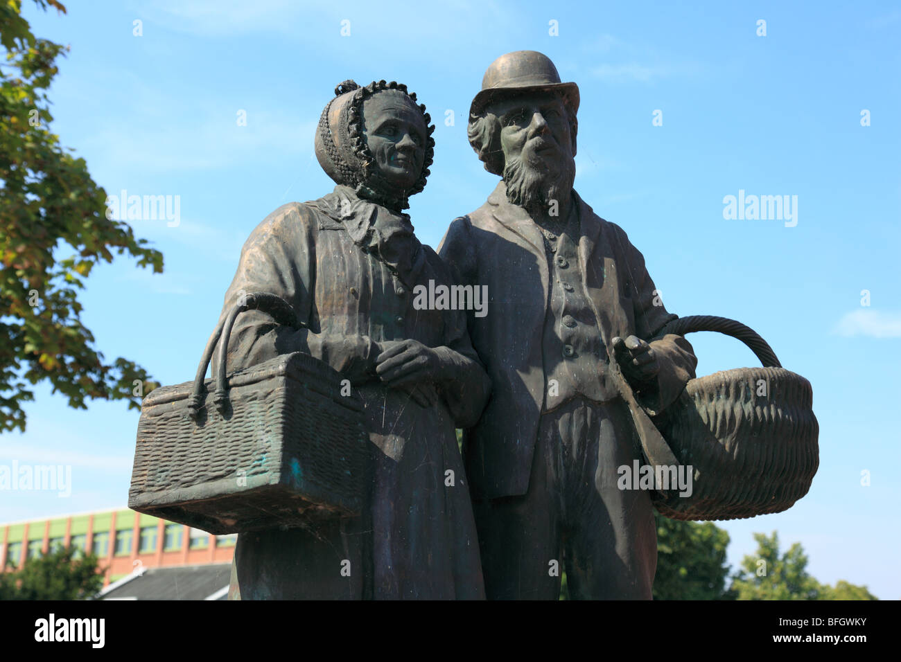 Kessen Uelk und Minchen-Brunnen, Originale von Quakenbrueck, Artland ...