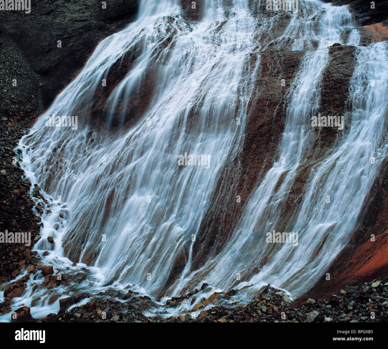Streaming water cascade waterfall hi-res stock photography and images ...