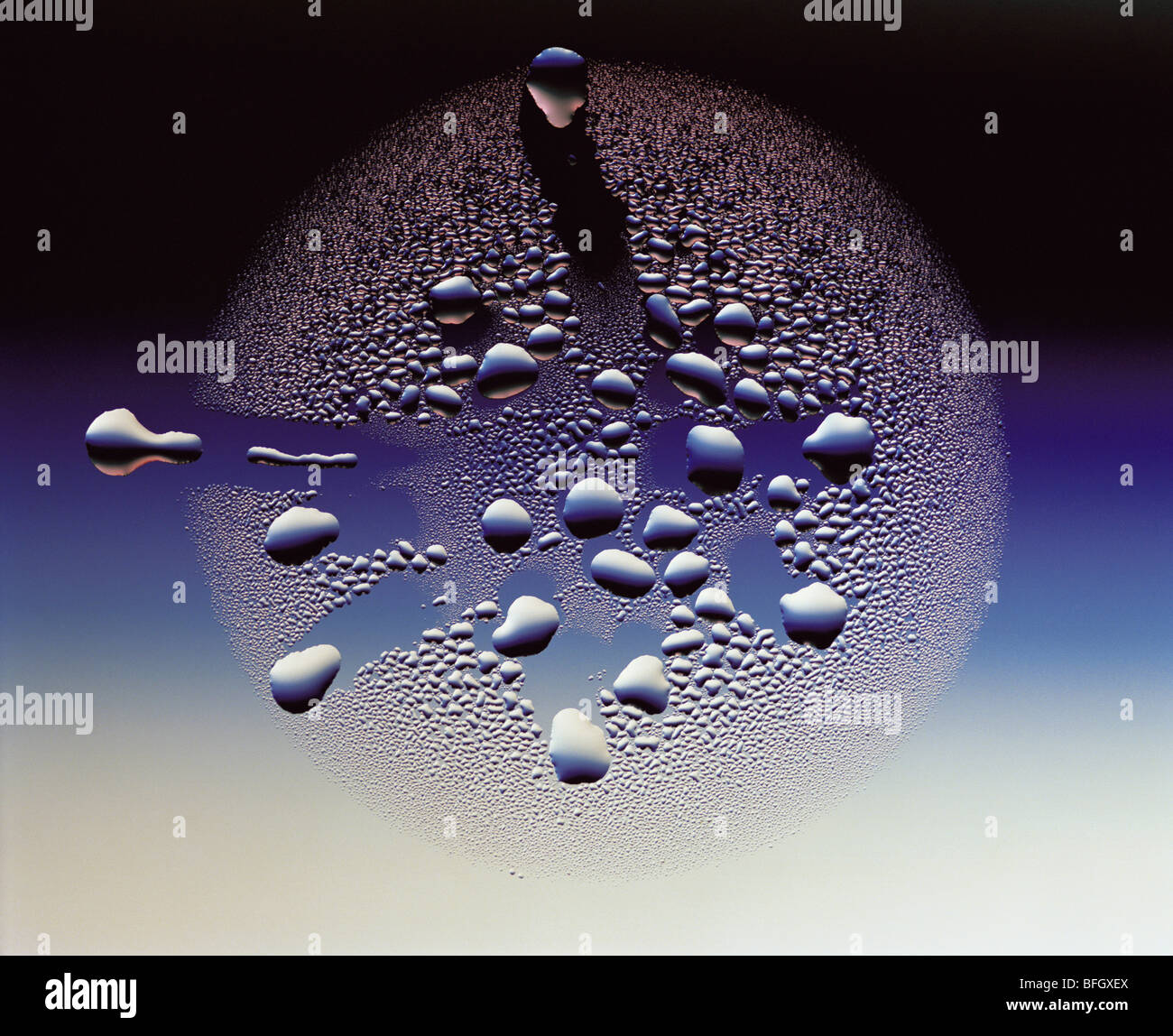 Spherical water droplet hi-res stock photography and images - Alamy