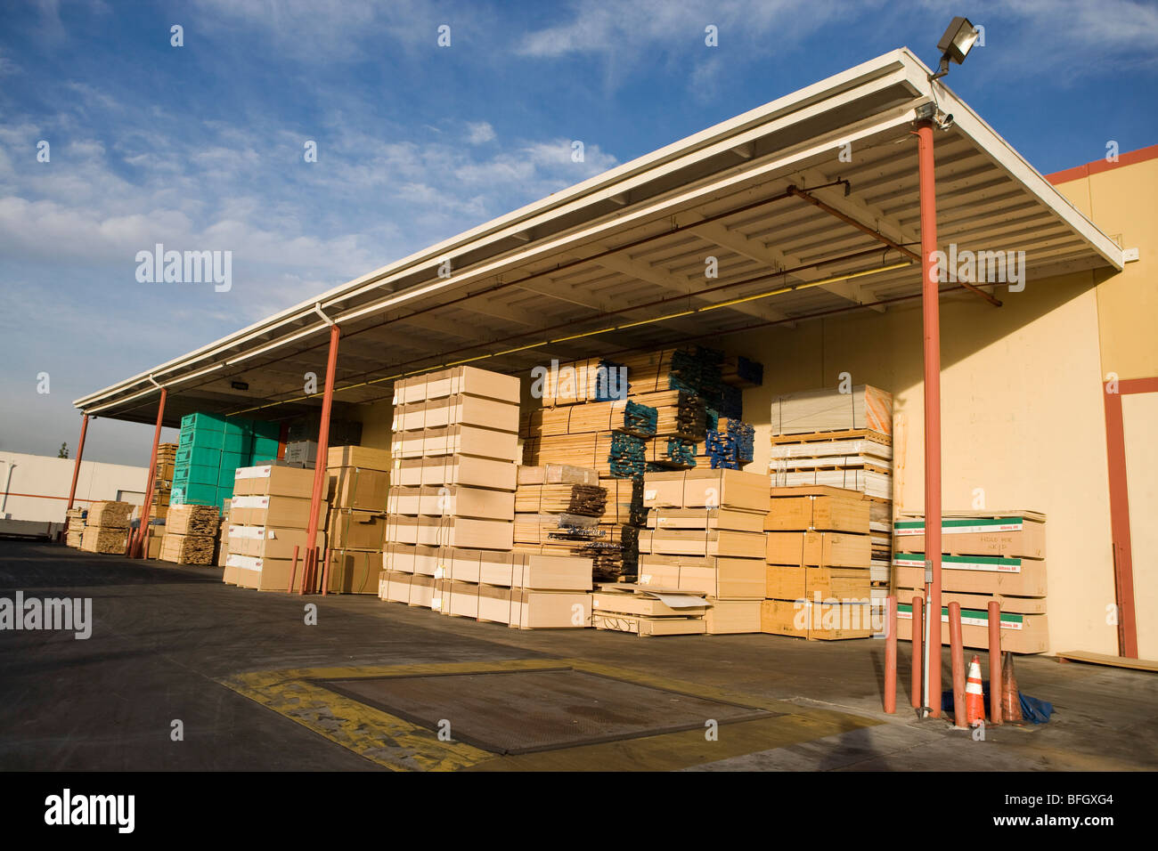 Pallet timber hi-res stock photography and images - Alamy