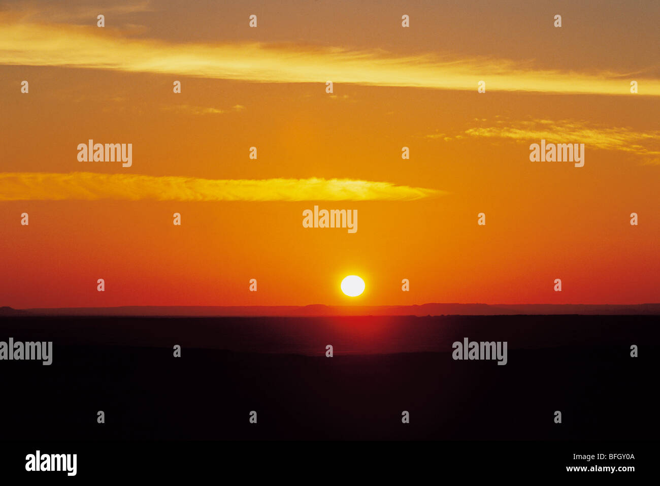 Yellow Sun on Orange Horizon Stock Photo - Alamy