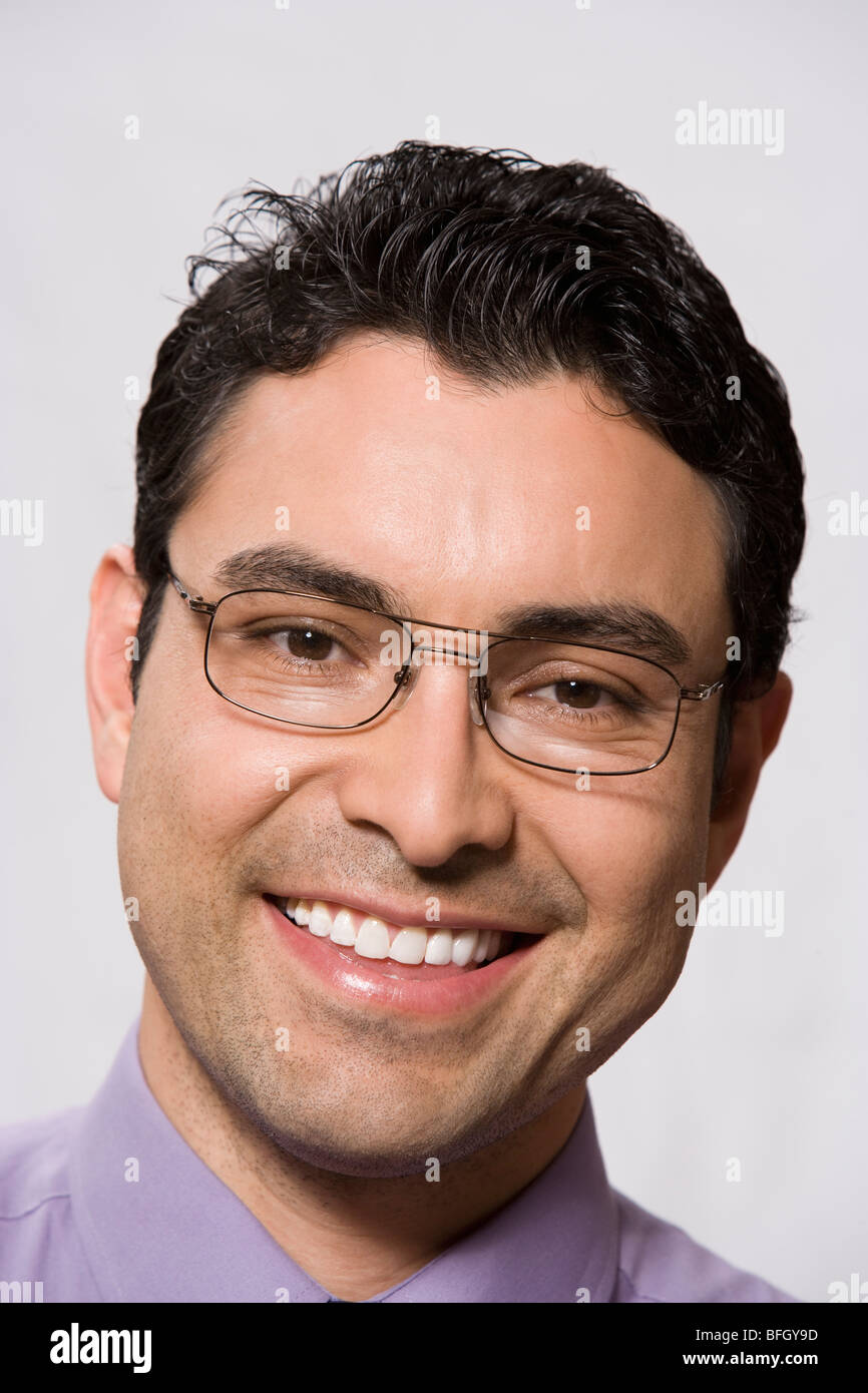 Portrait of man wearing eyeglasses Stock Photo - Alamy