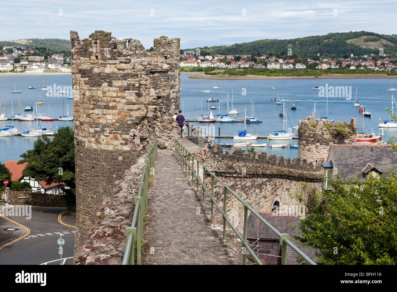 Welsh medieval castles coast coastal uk hi-res stock photography and ...