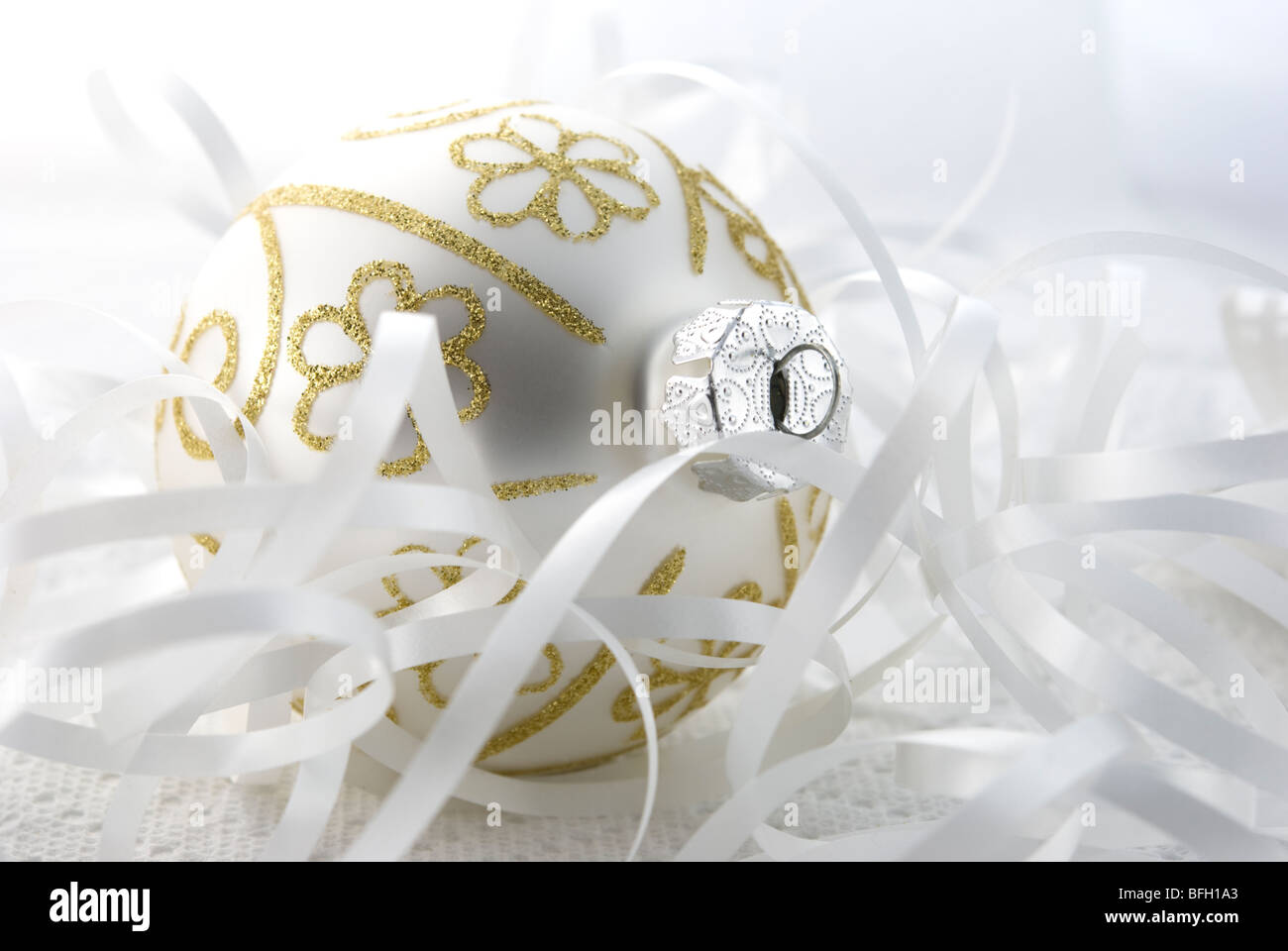 White ribbon hi-res stock photography and images - Alamy