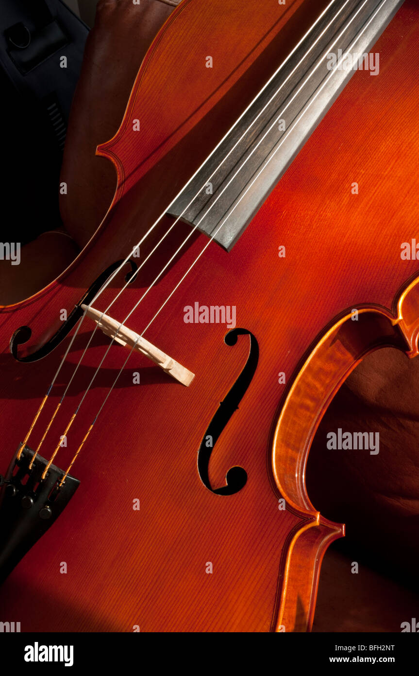 Cello hi-res stock photography and images - Alamy