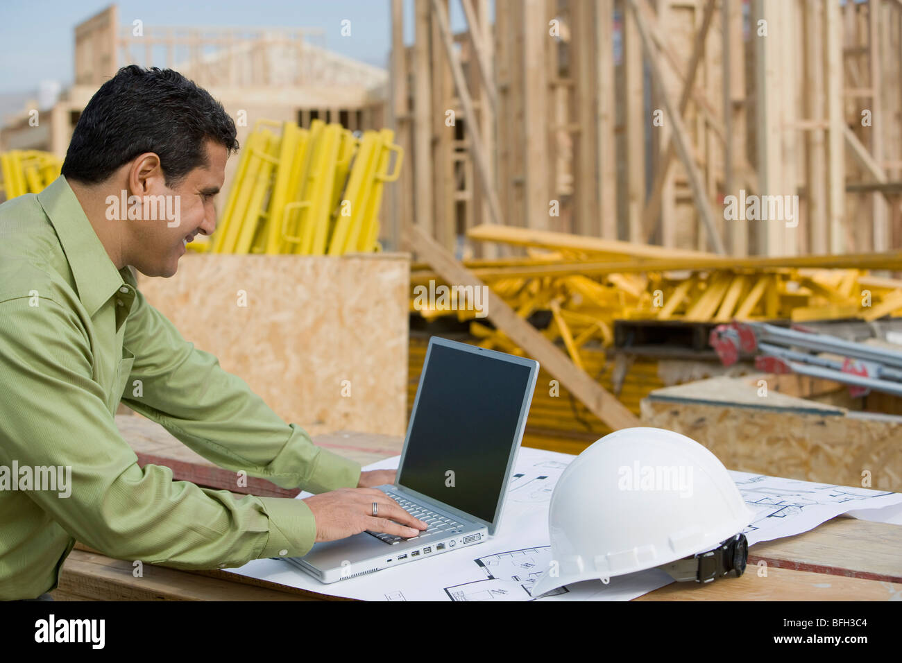 Builder Laptop High Resolution Stock Photography and Images - Alamy