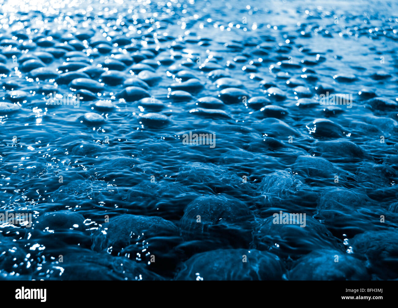 Flowing water feature hi-res stock photography and images - Alamy