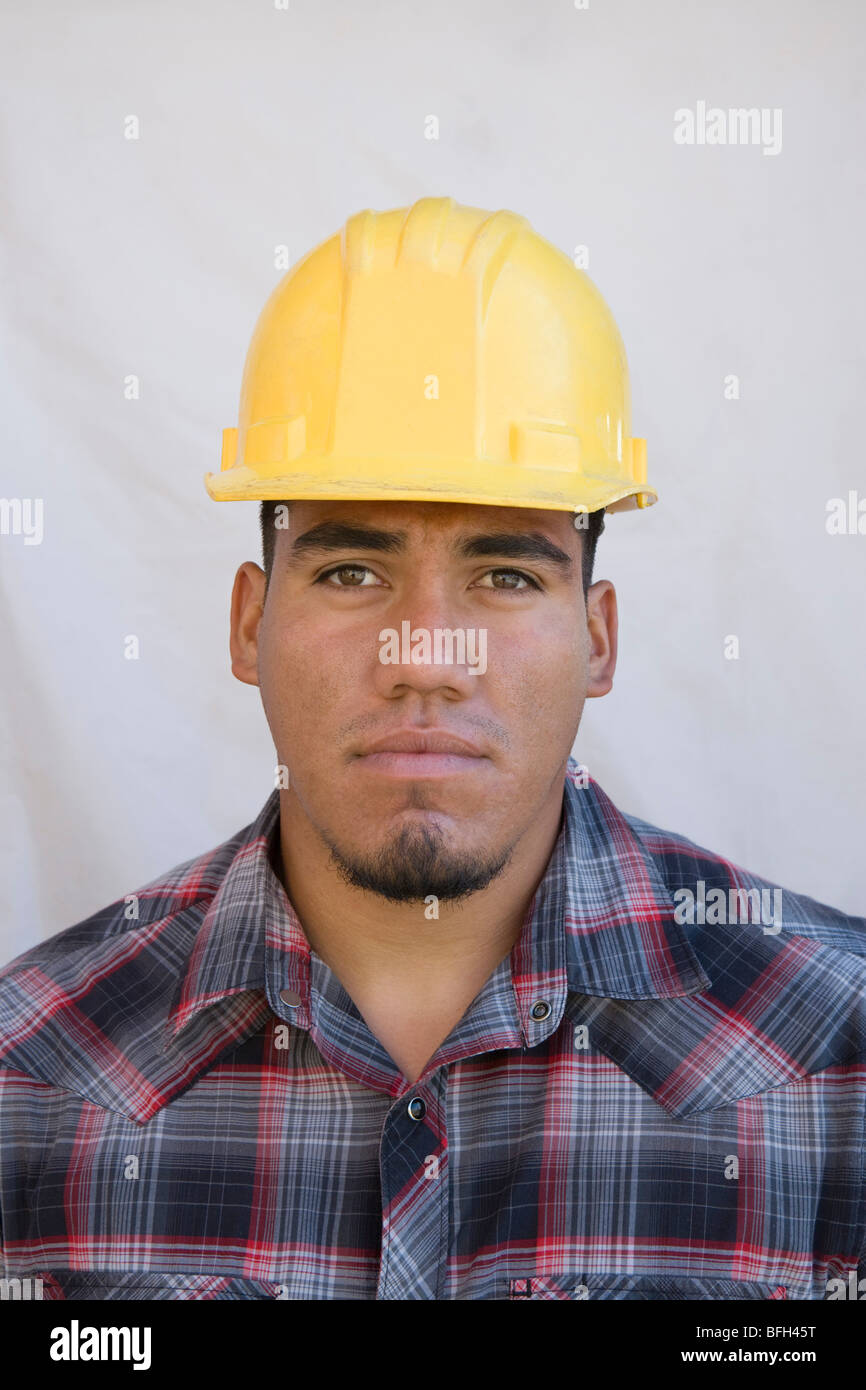 Construction worker wearing hard hat Stock Photo - Alamy