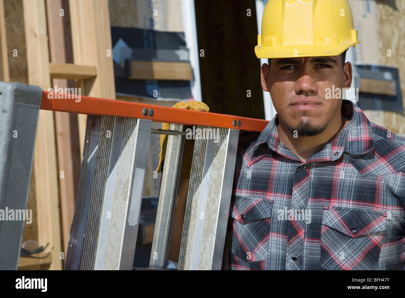 Construction worker carrying ladder hi-res stock photography and images ...