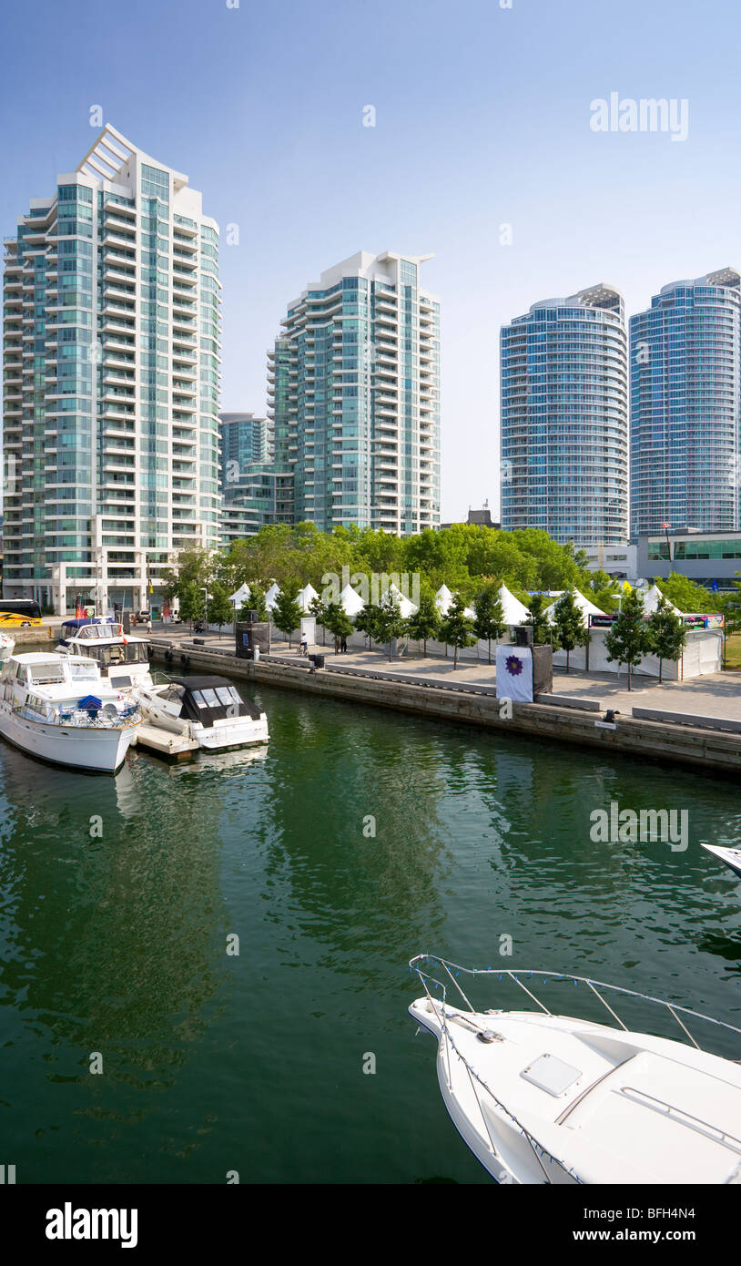 Harbourfront housing hi-res stock photography and images - Alamy