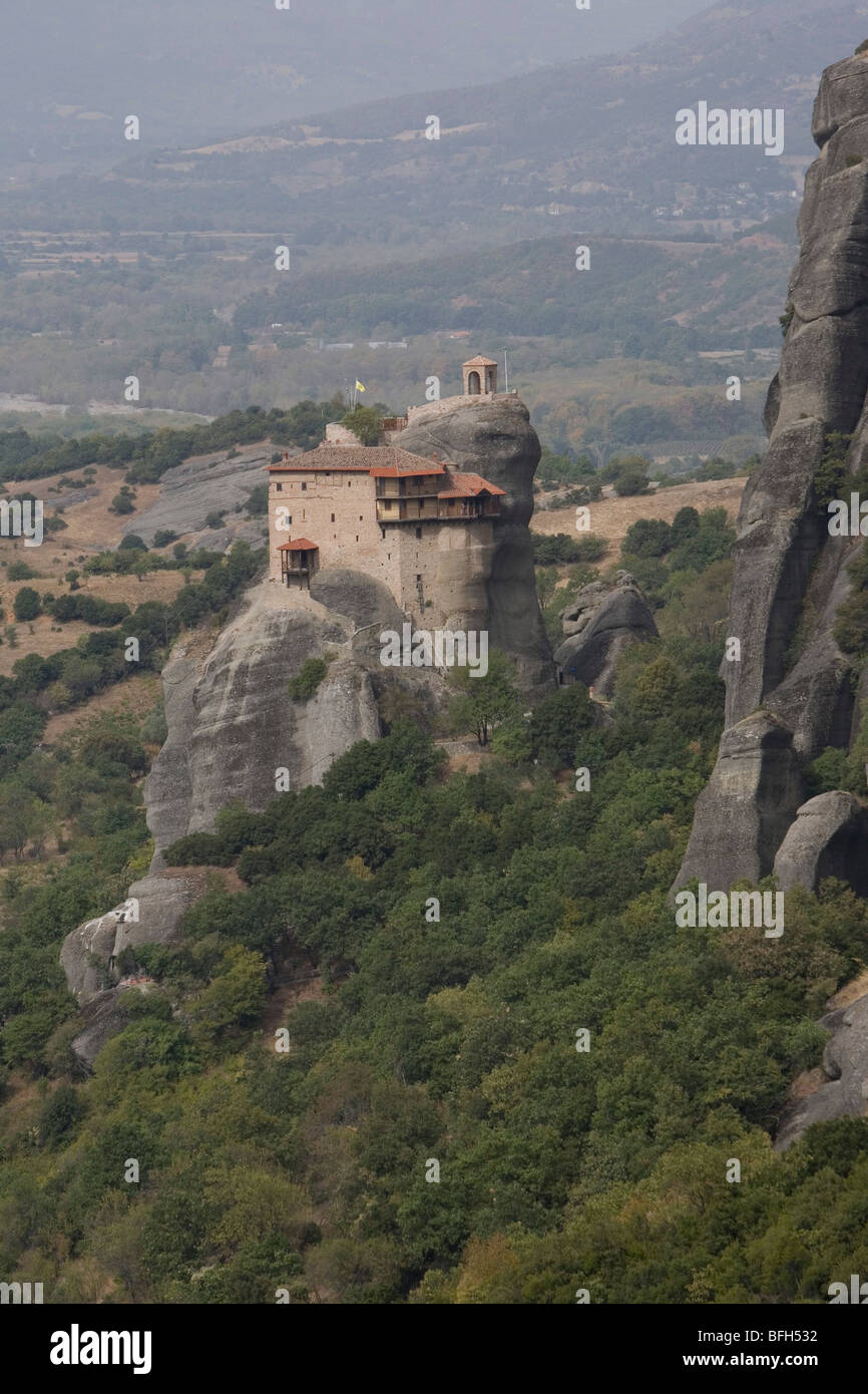 Cliff top monasteries of meteora hi-res stock photography and images ...