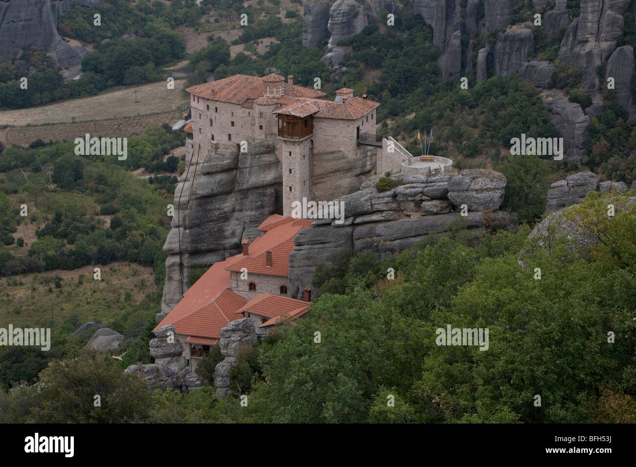 Monastery in cliff meteora hi-res stock photography and images - Alamy