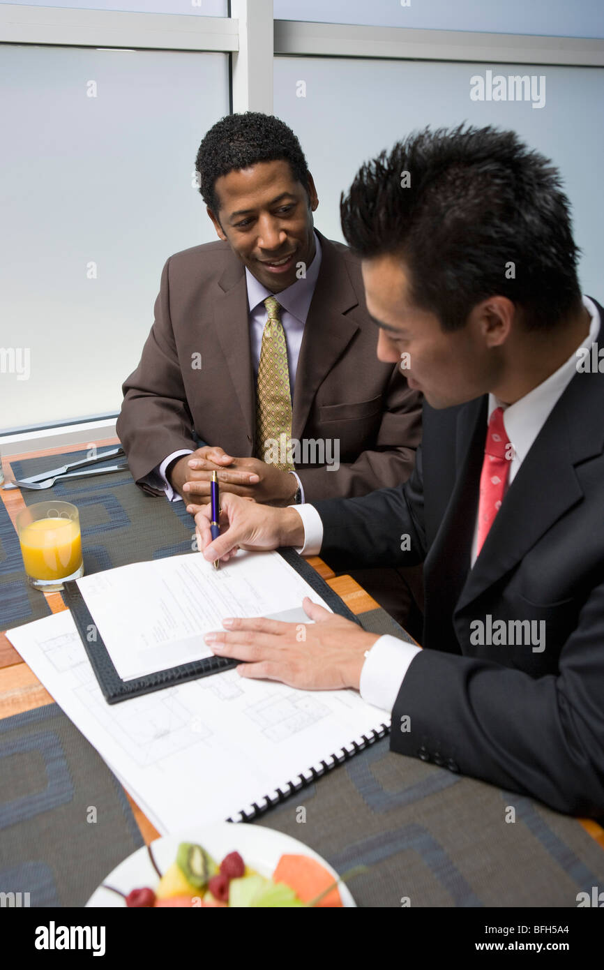 Agreement signs hi-res stock photography and images - Alamy