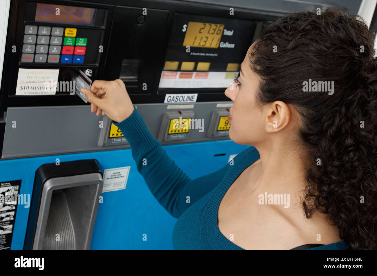 Paying credit card gas pump hi-res stock photography and images - Alamy