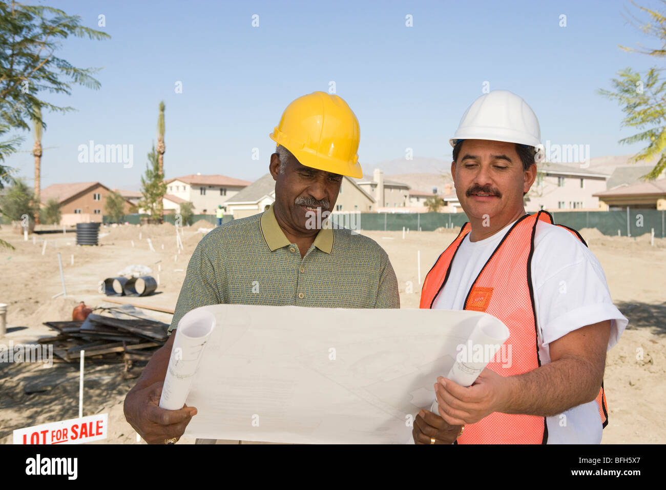 Surveyor and contraction worker at construction site Stock Photo - Alamy