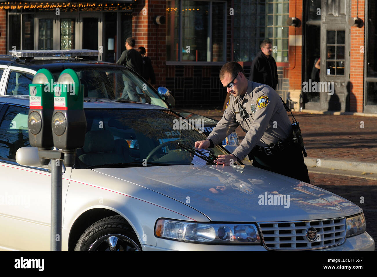 Metropolitan police constable wearing high hi-res stock photography and ...