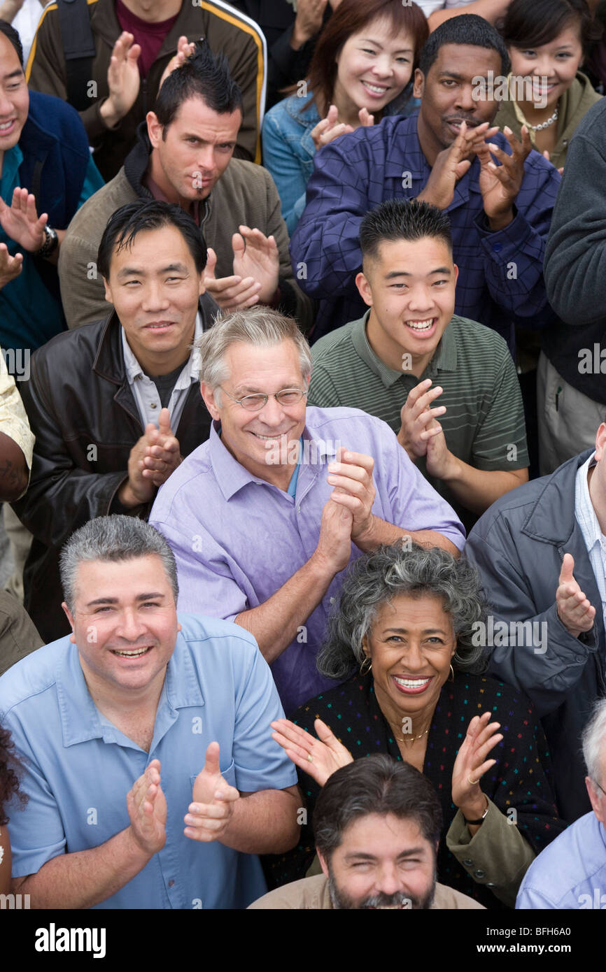 Applauding crowd hi-res stock photography and images - Alamy