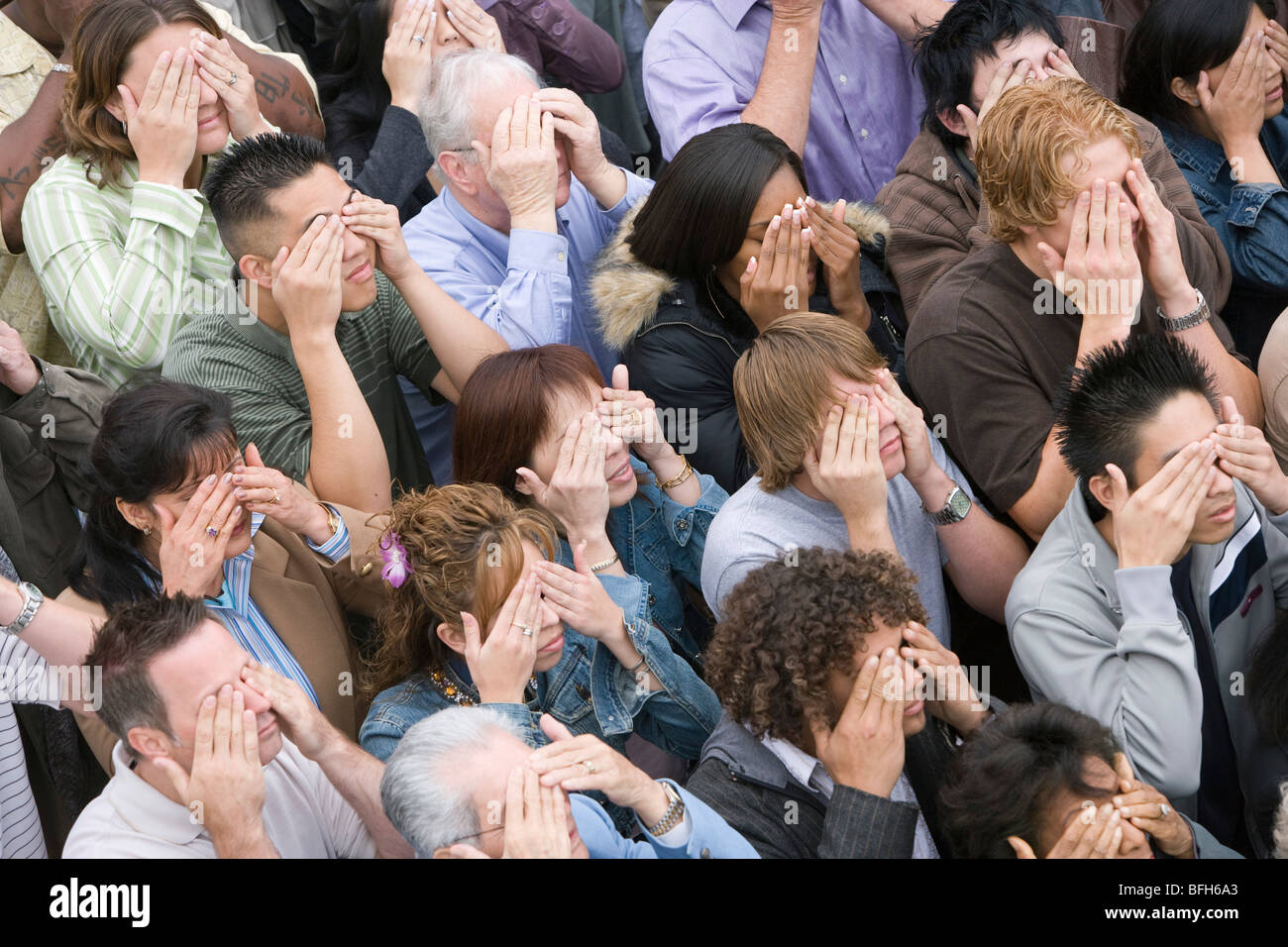 Covering crowd hi-res stock photography and images - Alamy