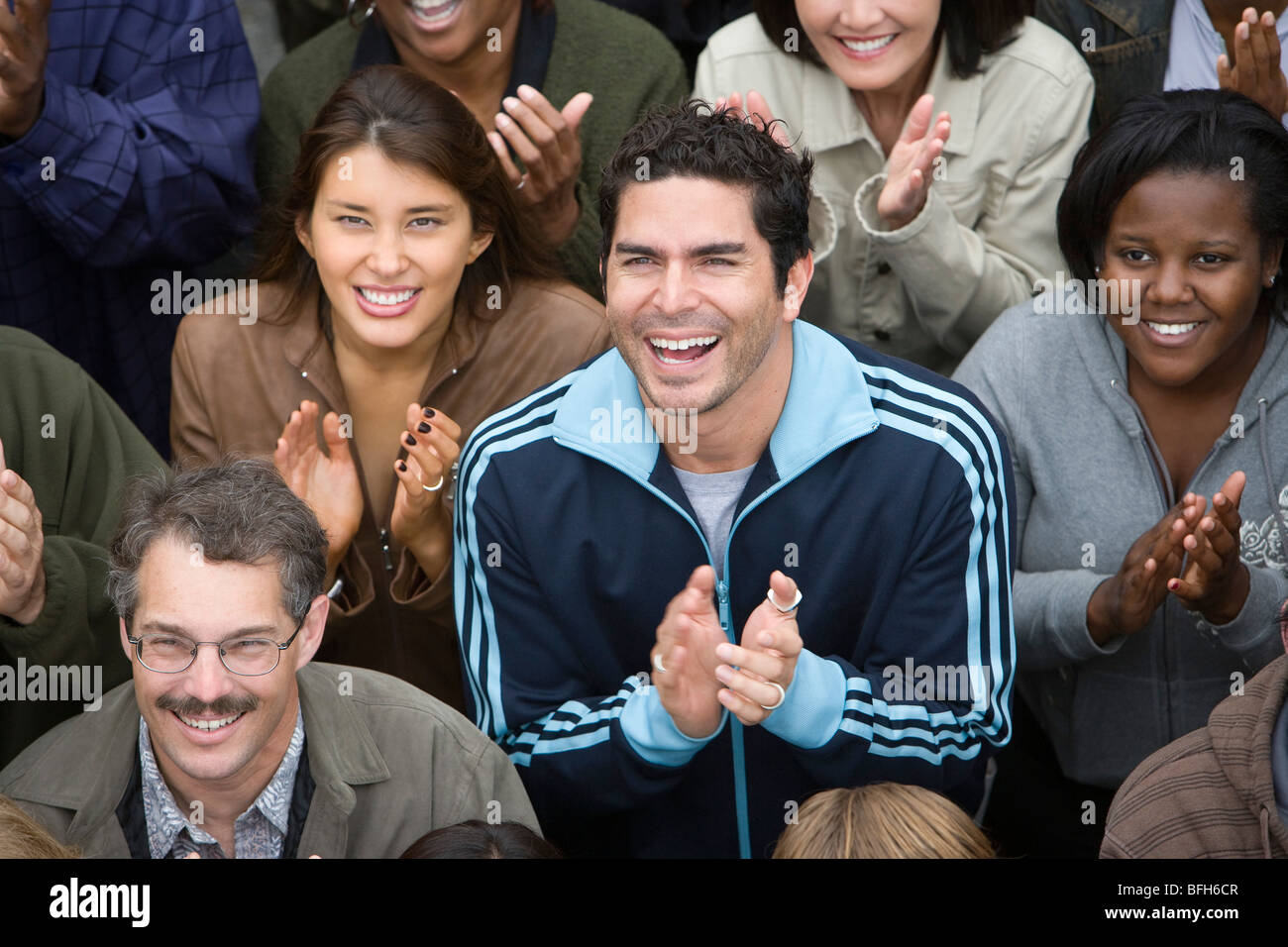 Crowd outdoors clapping hi-res stock photography and images - Alamy